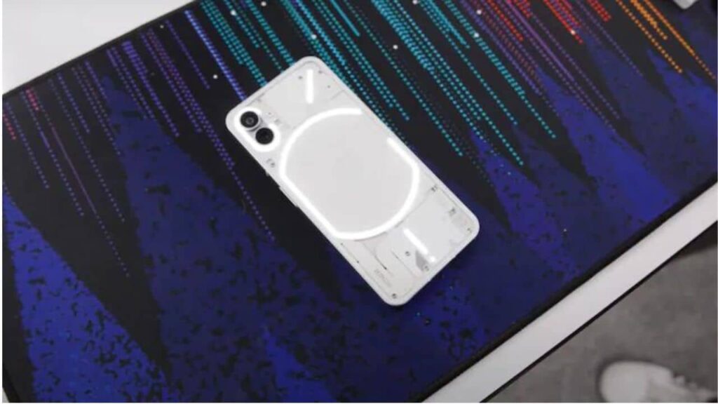 Nothing Phone (1) reinvents notification lights with 900 LEDs ...