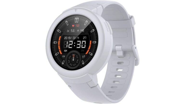 Best Smartwatch for Seniors to Buy in 2023 [Buying Guide] - TechieTechTech