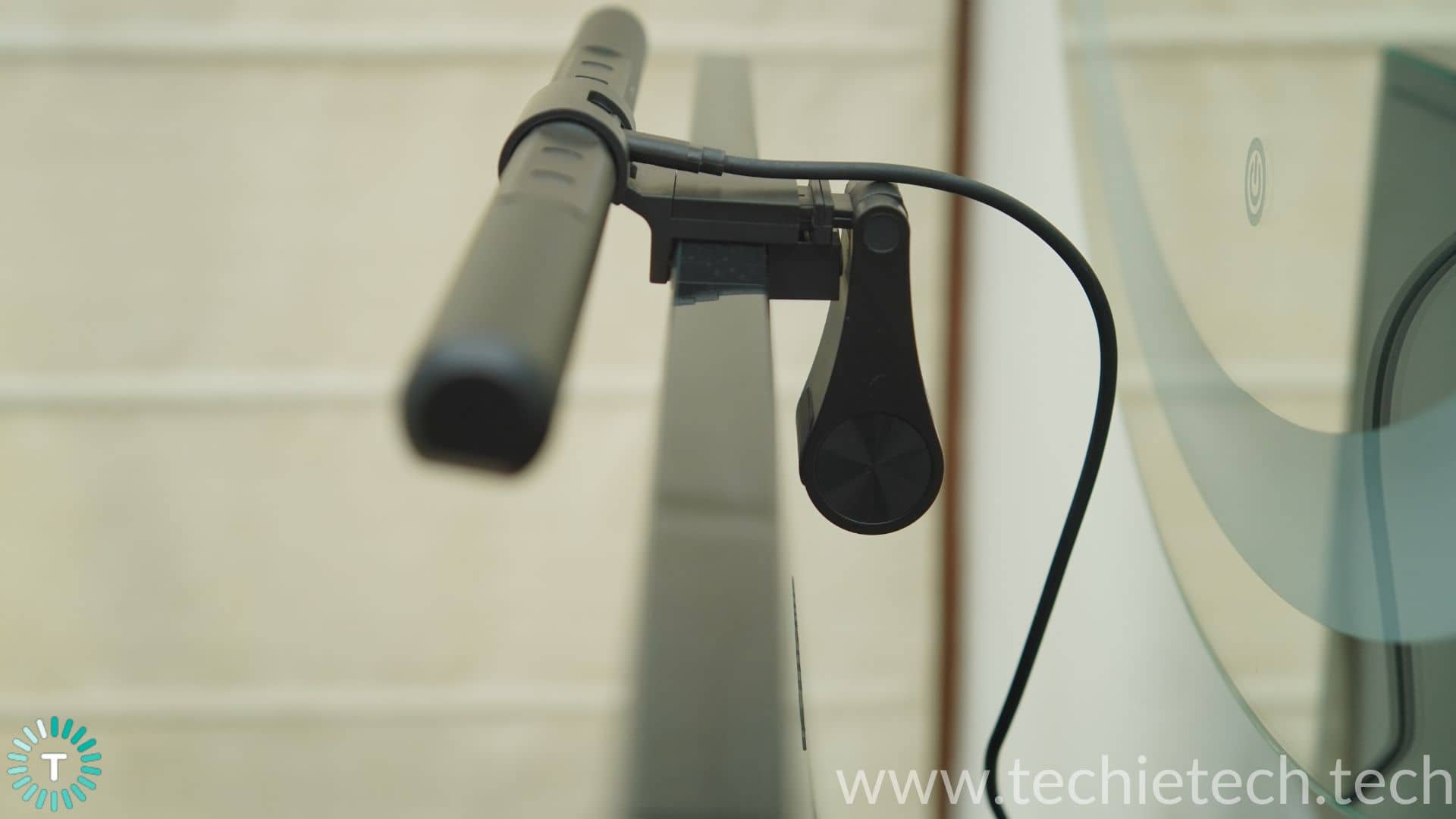 Quntis ScreenLinear Pro Monitor Light Review - TechieTechTech